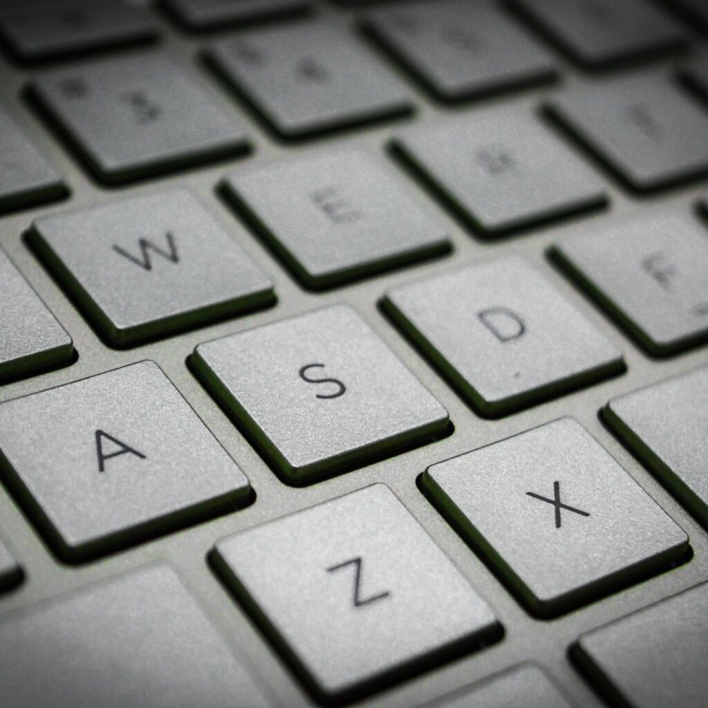 Kenapa Susunan Keyboard QWERTY? Ini Penjelasannya! - JarrakPos Lampung